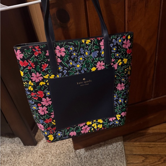 kate spade | Bags | Kate Spade Zipper Floral Print Tote With Front Slip ...